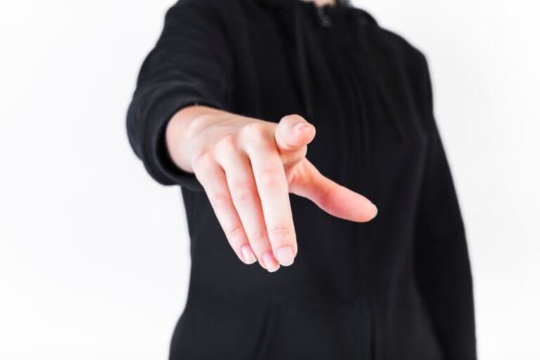 Signs of a Jammed Finger – The Ultimate Guide - Mediamusicnews